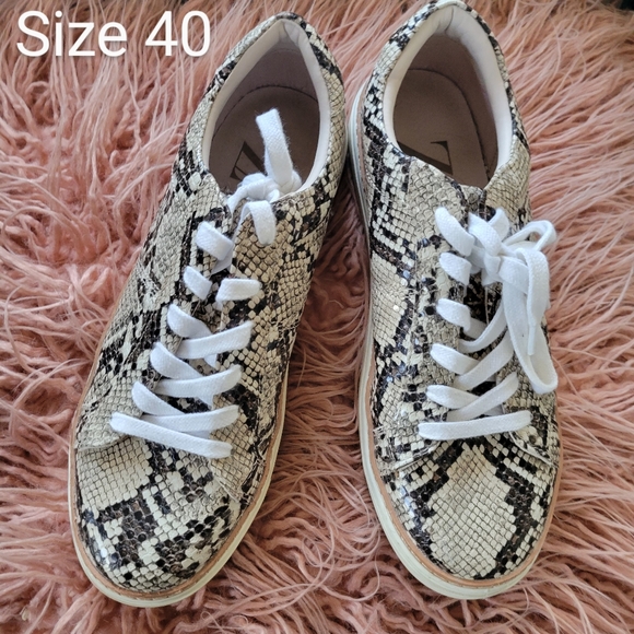 Zara | Shoes | Zara Snake Print Sneakers | Poshmark